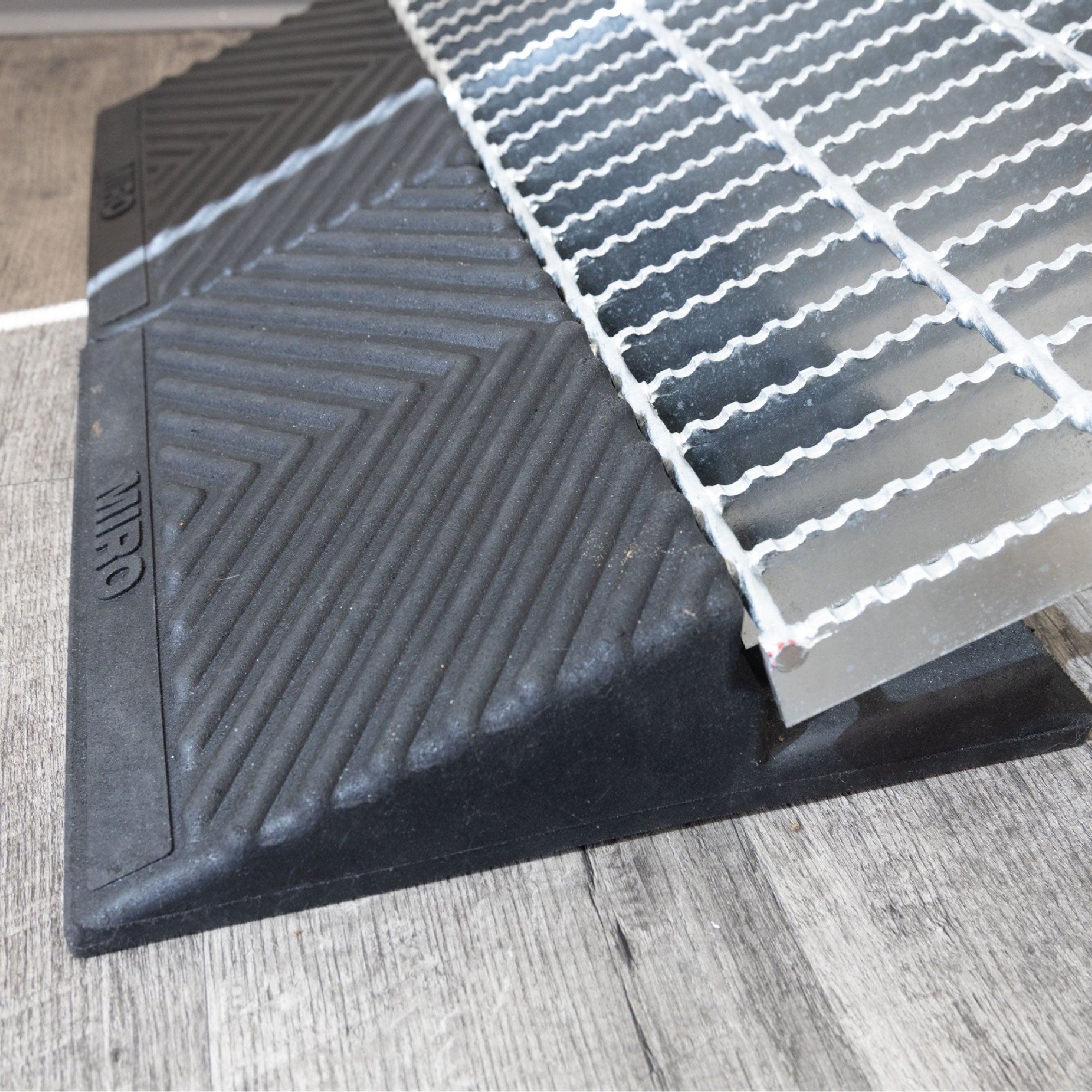 Rubber Transition Ramp – MIRO-CG Rooftop Supports